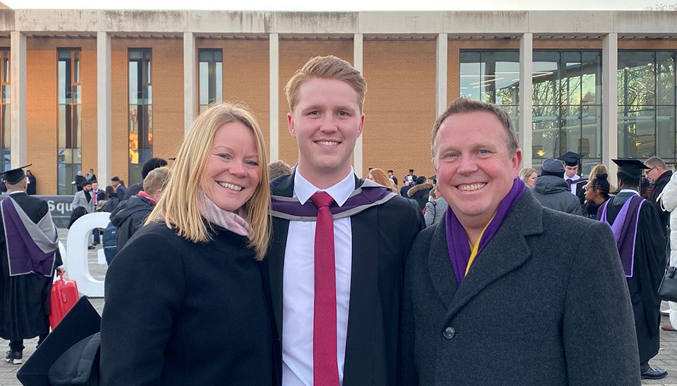 Two generations of alumni replicate graduation photos | Alumni ...